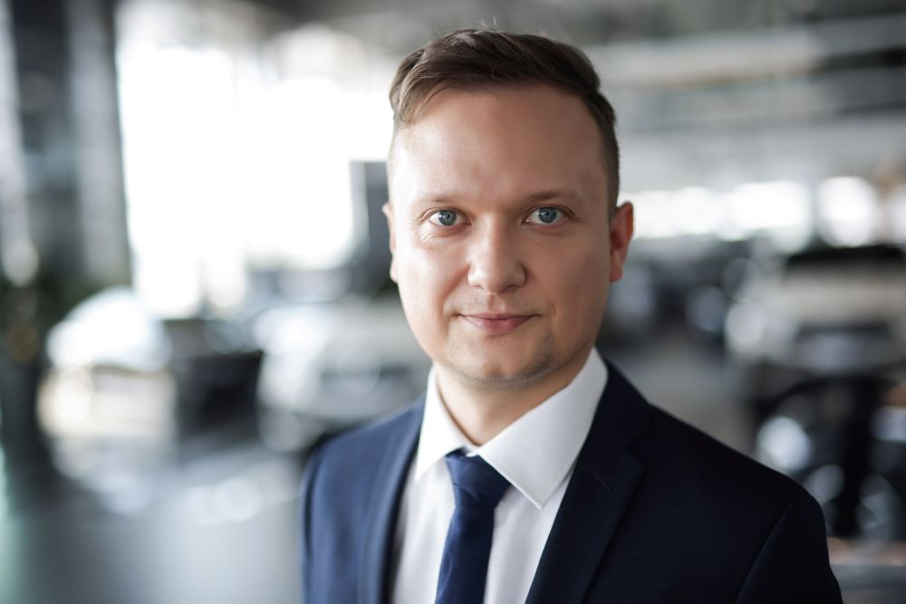 Ce îi atrage pe români la o mașină electrică? Interviu cu Alexandru ...