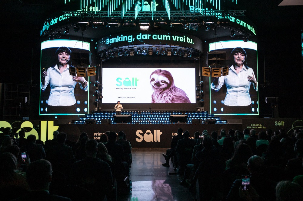 Salt Bank introduce planuri plătite și vrea să-ți aduci salariul în ...
