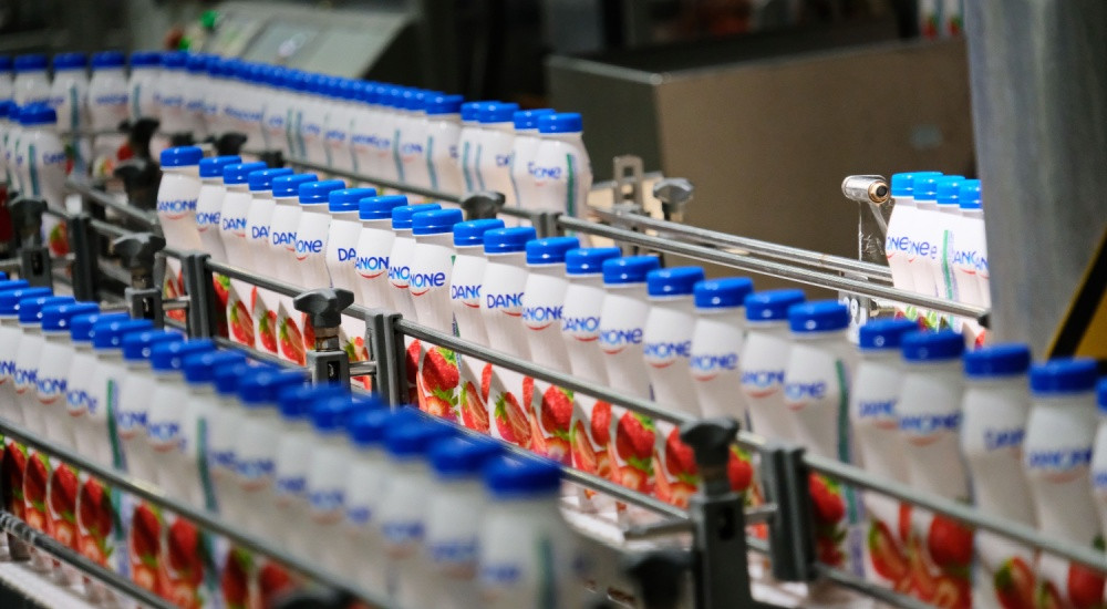 Danone a lansat pe piață YoPRO, un iaurt de băut dedicat persoanelor ...