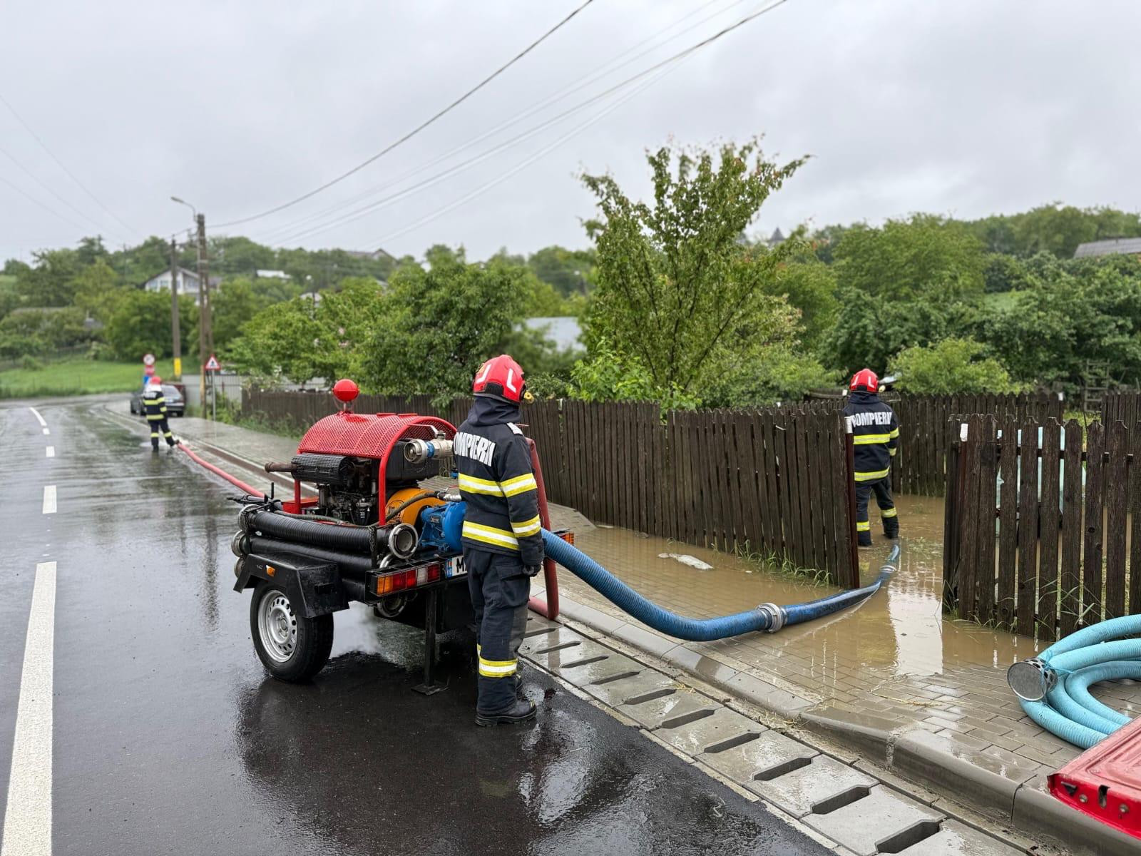 România sub ape: Inundații în 62 de localități din 16 județe și ...