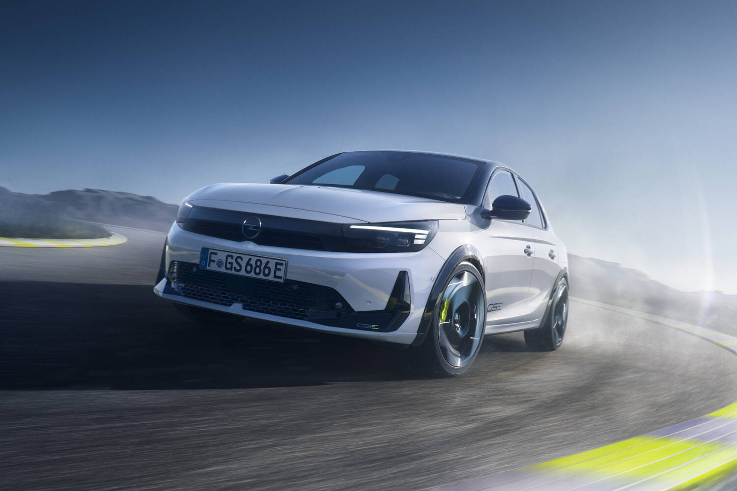 Opel intră în segmentul hot hatch-urilor electrice cu Corsa GSE. Ce ...