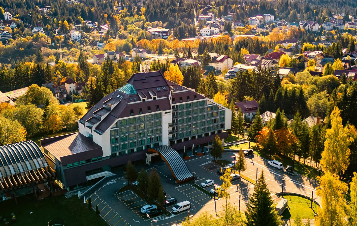 Hotelul Orizont din Predeal, scos la licitație cu strigare, în ...