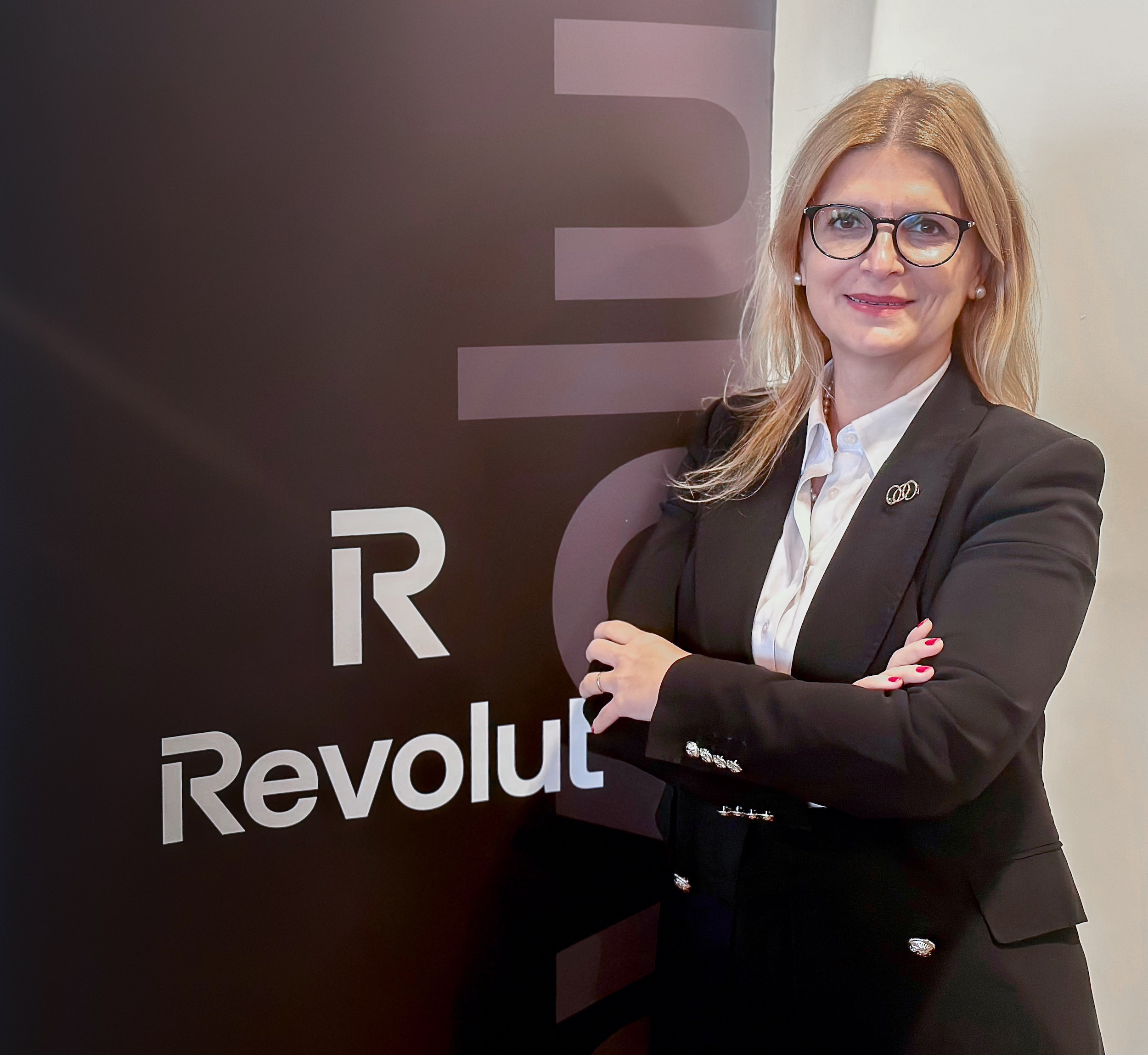 Revolut are un nou șef în România. Cine e Florina Moisei, bancherul ...