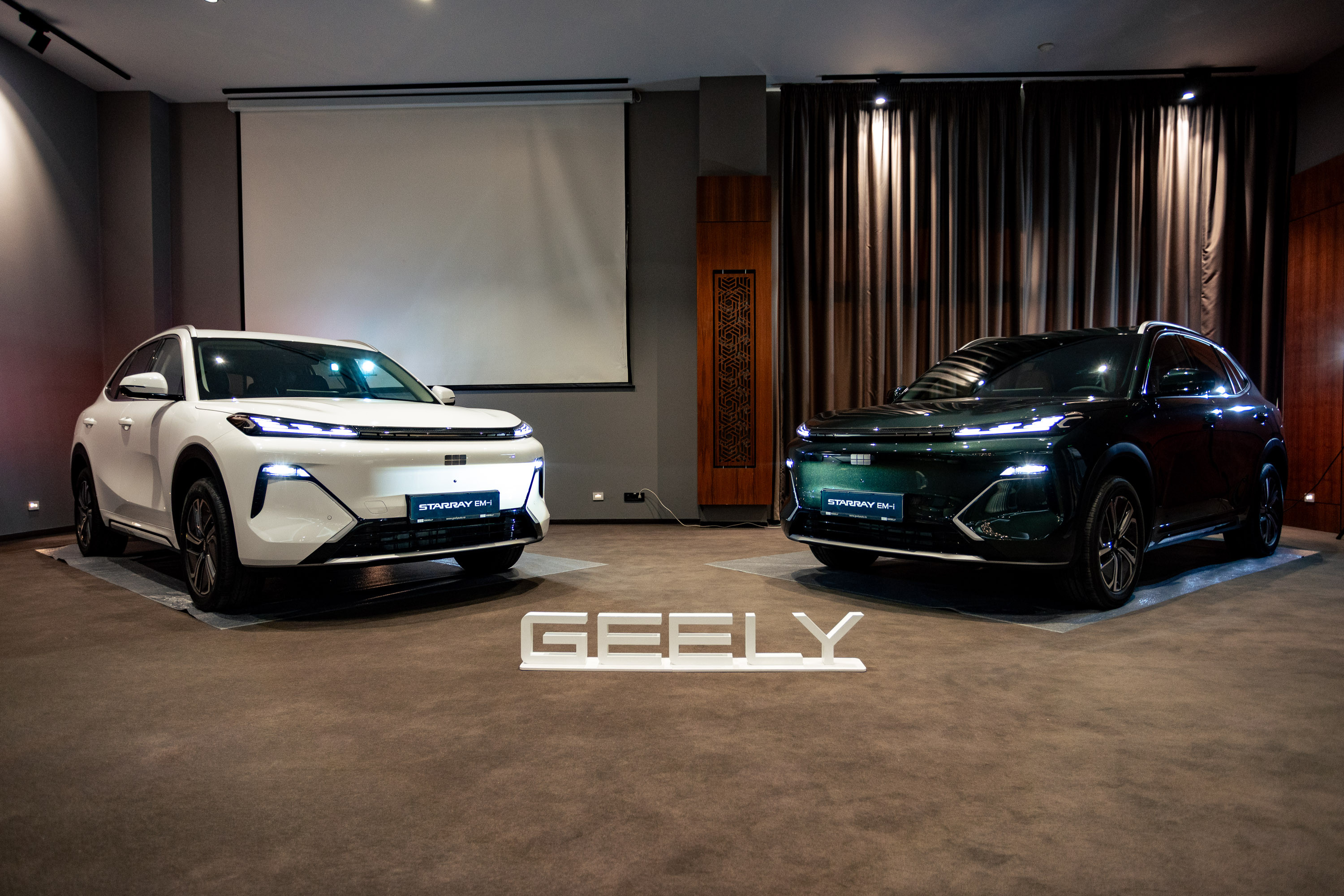 Geely lansează în România versiunea plug-in hibrid a SUV-ului Starray ...