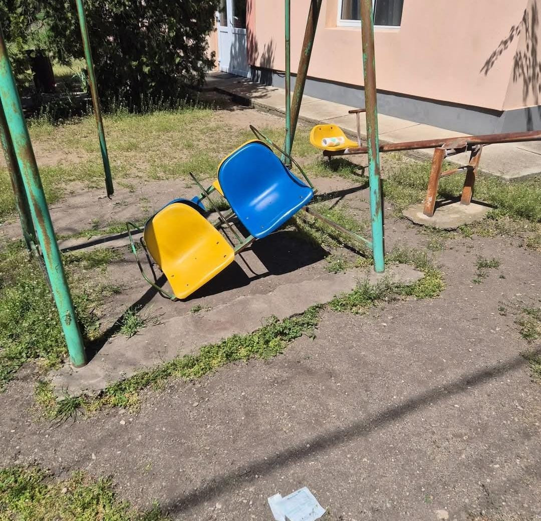 FOTO | Piedone amendează o grădiniță: Acesta închide un loc de joacă