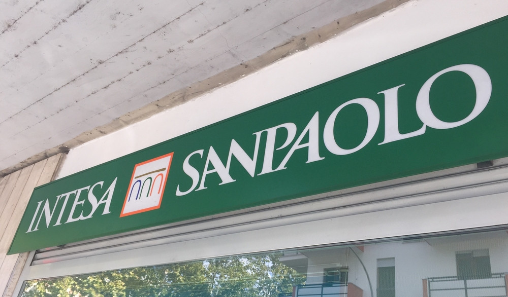 BREAKING: O nouă fuziune bancară pe piața din România - Intesa Sanpaolo ...